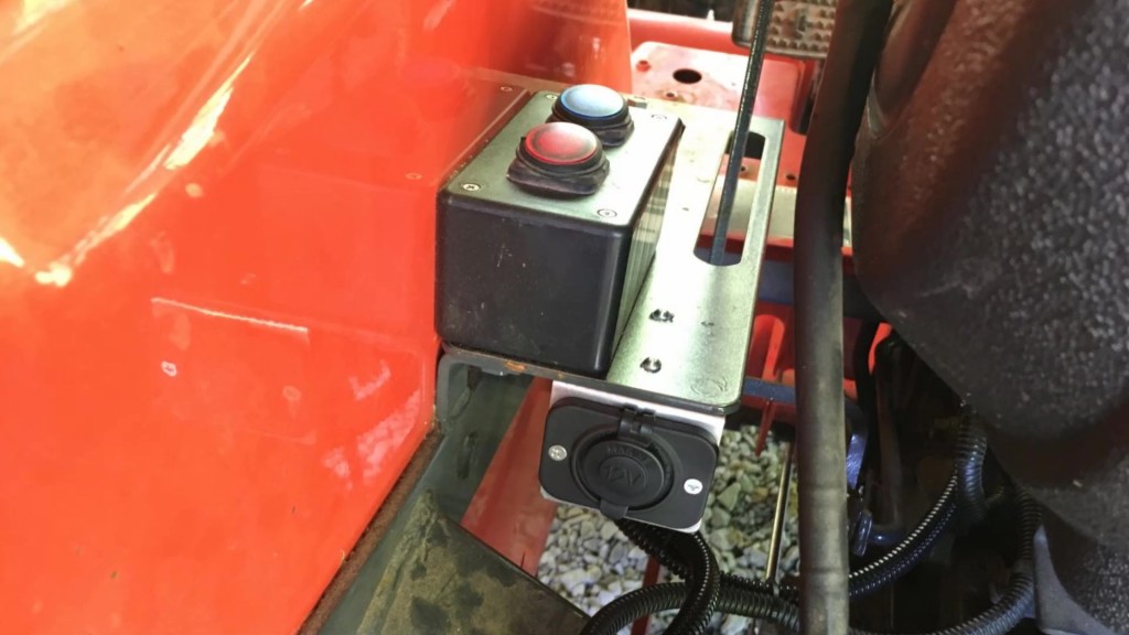 Kubota Tractor Mod: ROPS LED Lights – DIY My Way
